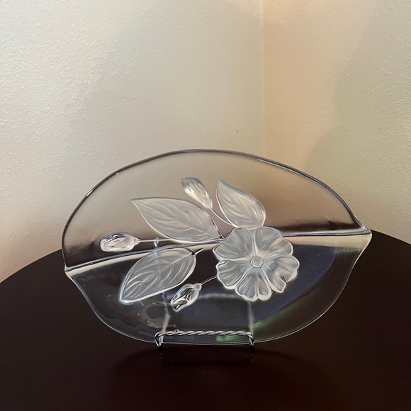 Walther Glass | Art | Vintage Walther Glass Germany Raised Satin Flower ...
